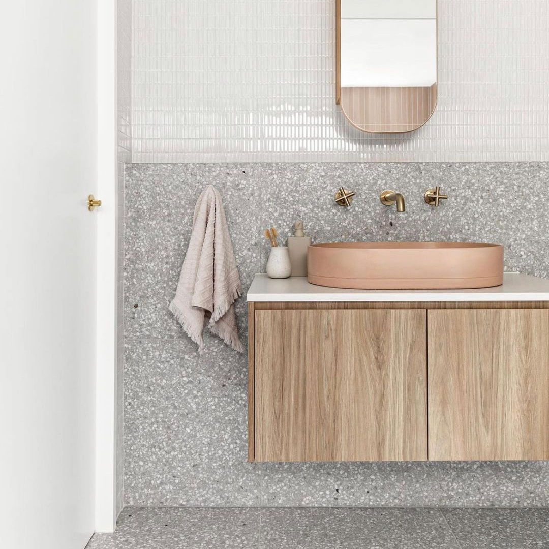 PILL BASIN Surface Mounted Basin – Art Bathrooms